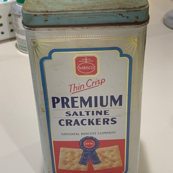 Nabisco | Kitchen | Vintage 993 Nabisco Premium Saltine Cracker Tin ...